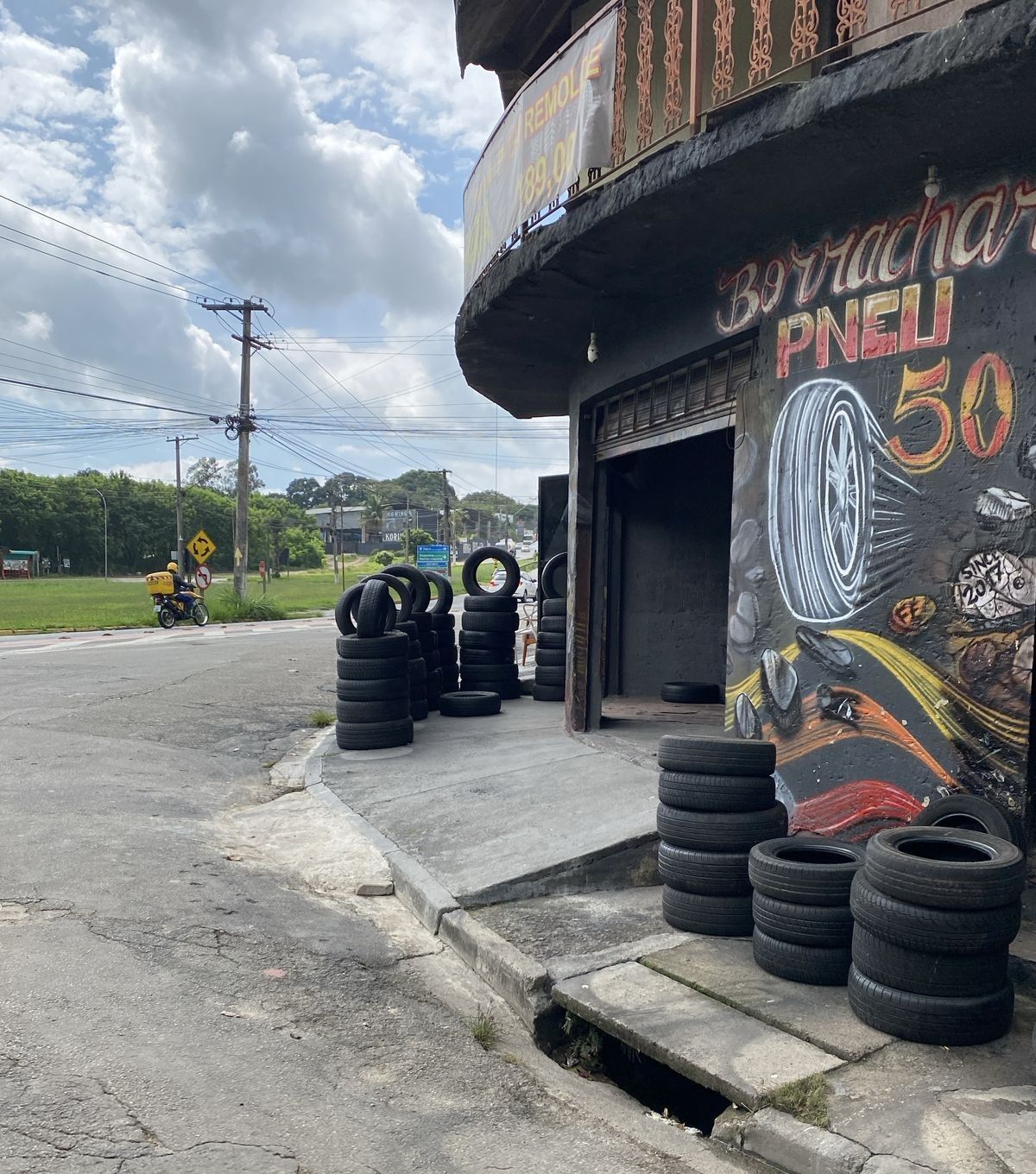 Borracharia é fechada e equipamentos são apreendidos em Pindamonhangaba após irregularidades