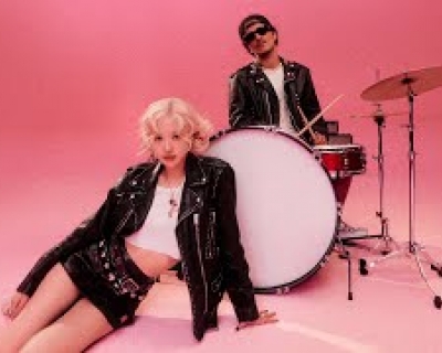 ROSE & Bruno Mars - APT. (Official Music Video)